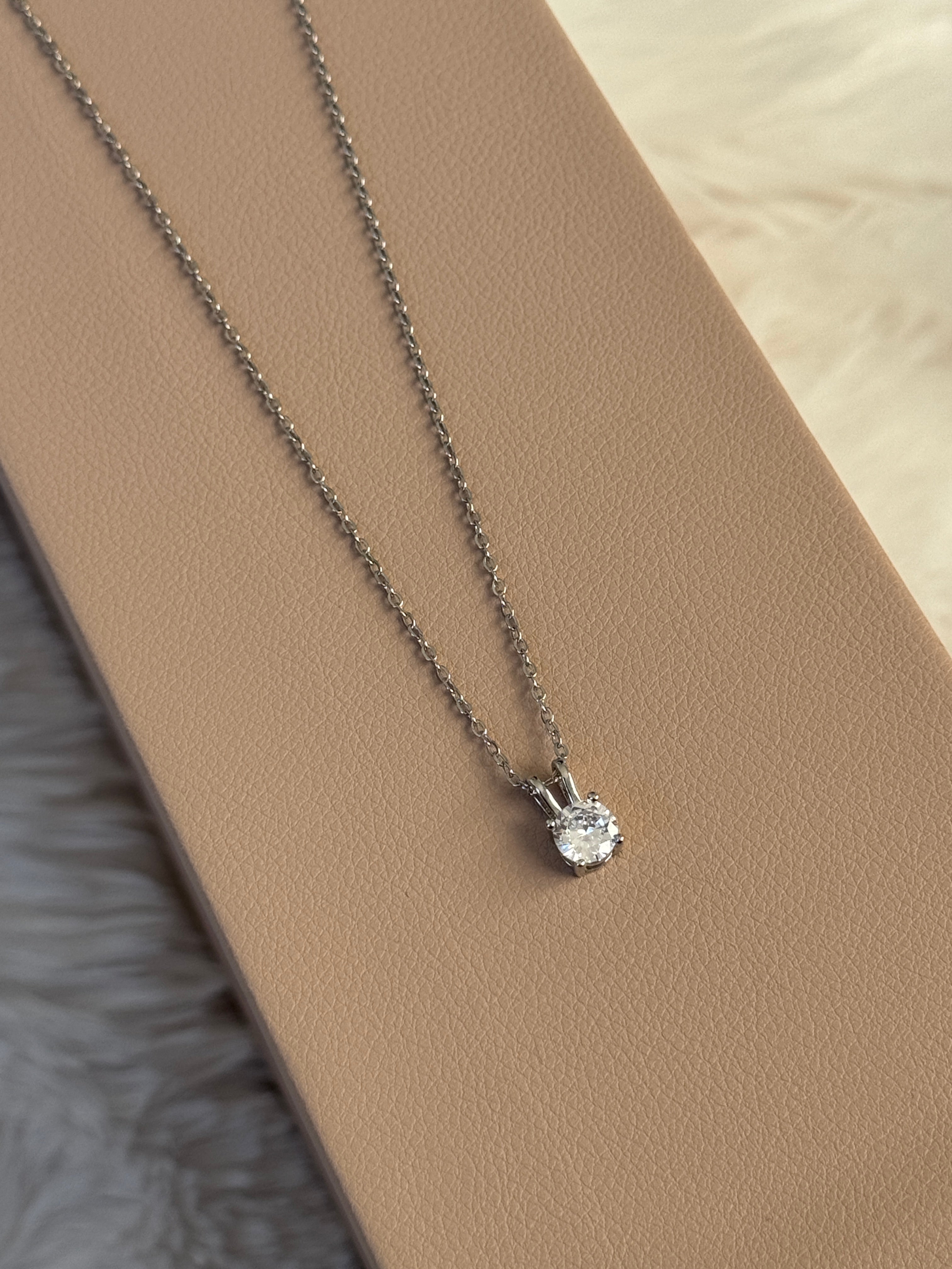 Classic Silver Stone Necklace – Glemora